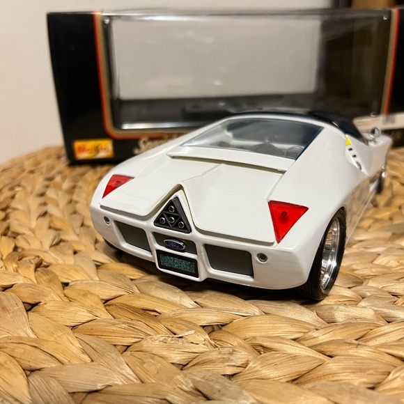 maisto | Accessories | Maisto Special Edition Ford Gt9 Diecast Vehicle ...